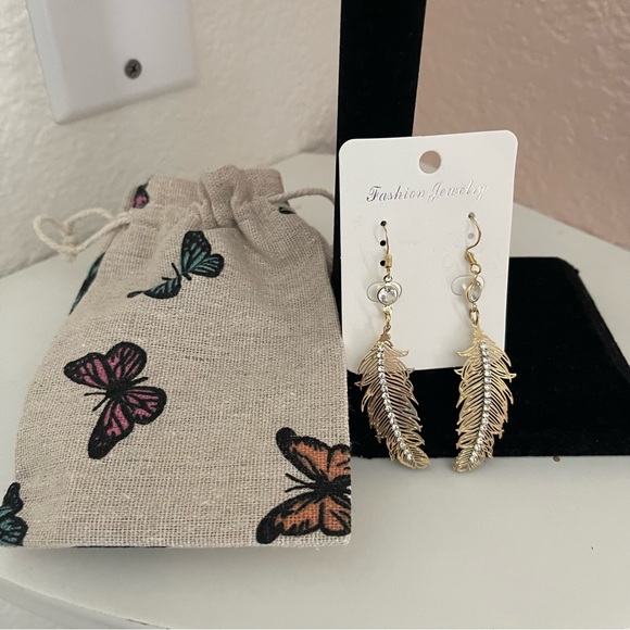 Jewelry | Nwt Elegant Long Gold Feather Earrings With Crystals | Poshmark